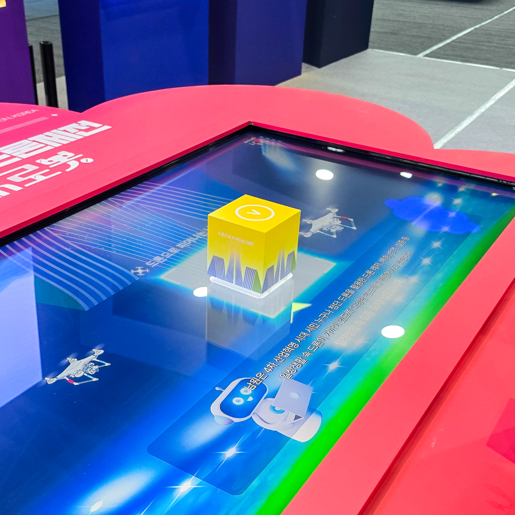 Smart Table/Screen Cube - Ablelab